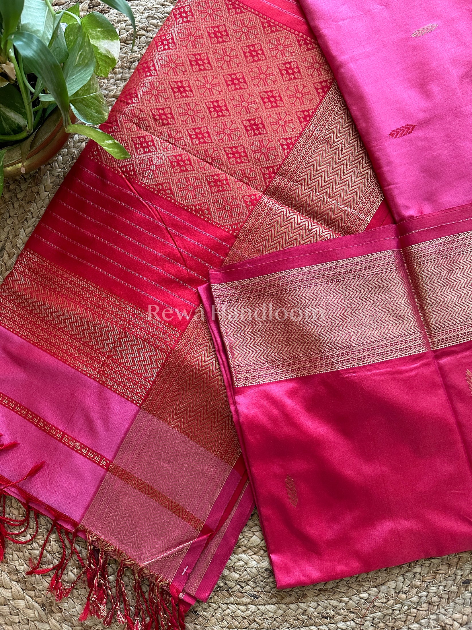 Maheshwari Fusia Pink Pure Silk Saree – Rewa Handloom